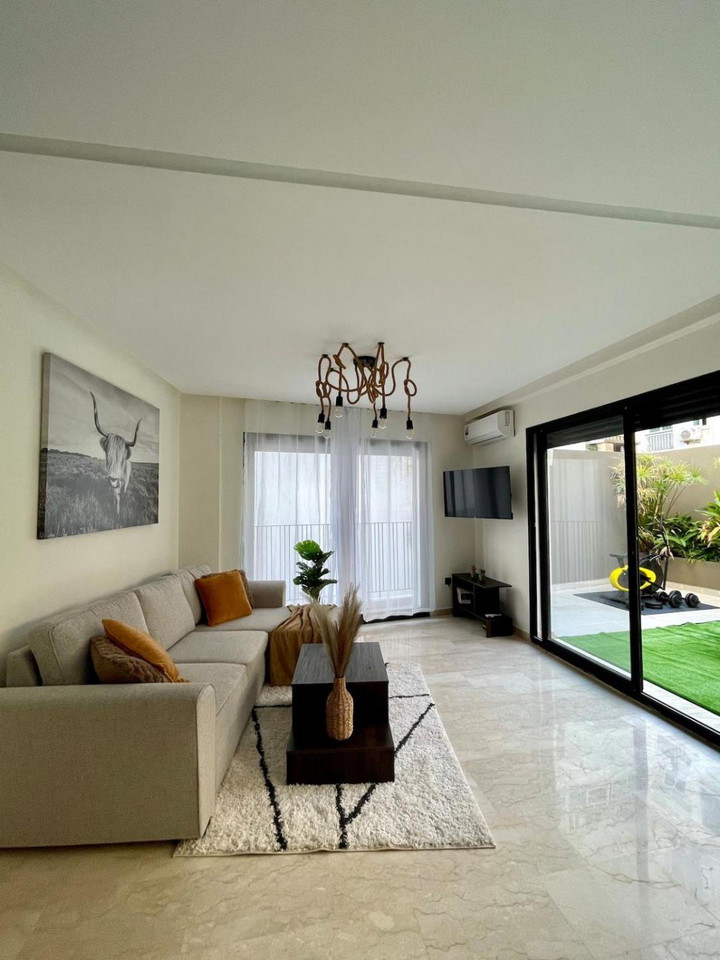 Spacious Modern Apartment With Large Sunny Terrace In Central Casablanca - Casablanca, Maroc