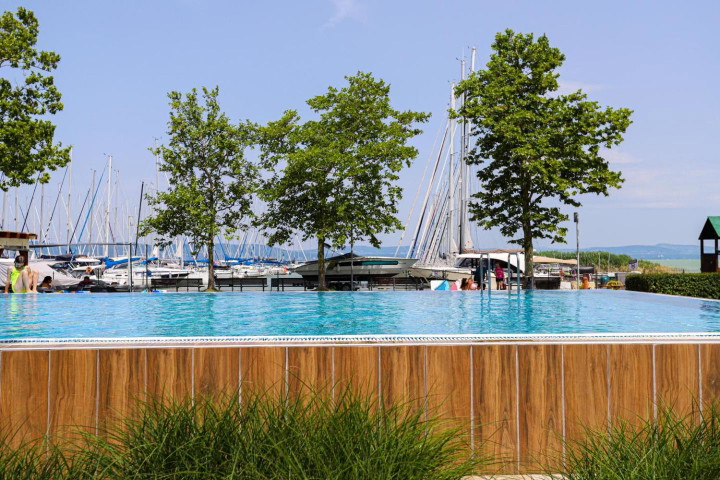 Bl Lakeside With Pool, Medencés Apartman, Privát Partszakasszal - Balatonlelle