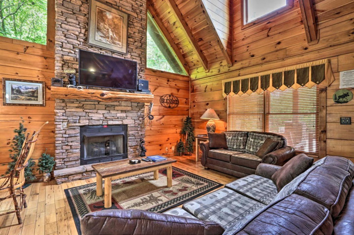 Pigeon Forge Getaway W/ Covered Patio & Hot Tub! - Pigeon Forge, TN