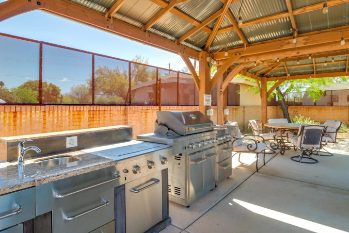 Tucson Casita W/ Shared Swim Spa, Close To Hiking! - Arizona