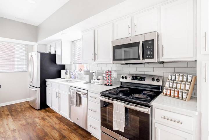 Luxury Downtown Townhome Private Garage Unit 4 - Lake Erie, PA