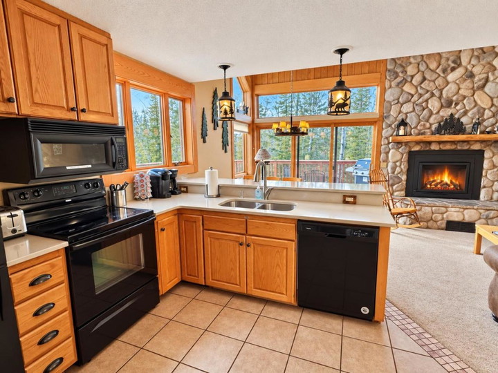 3br Townhome Ski In Ski Out Pool Hot Tub - Lutsen, MN
