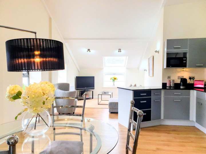 The Penthouse At Regent House Light And Airy Top Floor With Lift Access 1 Bedroom En-suite Luxury Apartment Ultra Central Location - Harrogate