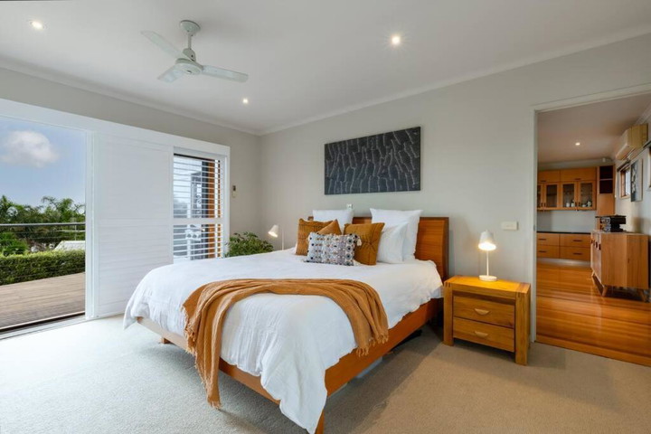 Ocean Views , Spacious House , Pet Friendly - Point Lonsdale