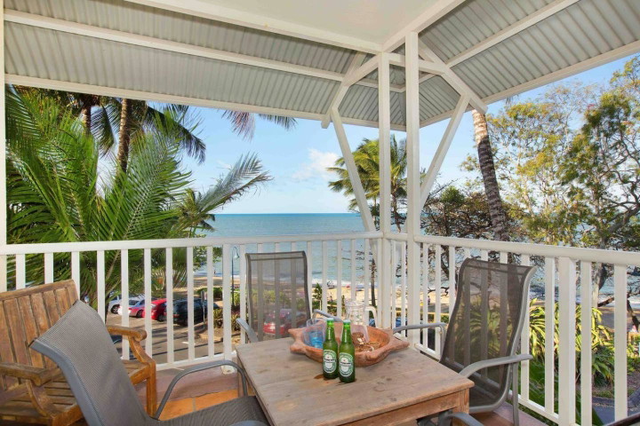 The Beach Shack 3br Waterfront Resort, Own Wifi - Cairns
