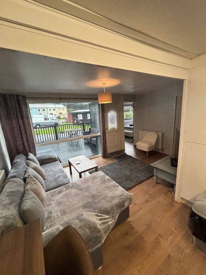Edwards Cabin - Caernarfon