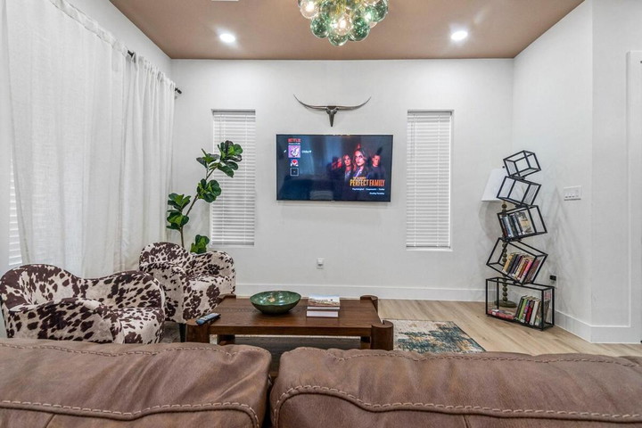 3br Pool Rooftop Karaoke Speakeasy - Houston, TX
