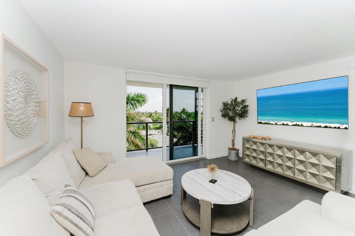 Prime Beach And Golf Retreat 2br Pool & Balcony - Boca Raton, FL