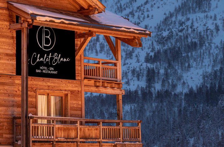 Le Chalet Blanc Hôtel & Spa - Cesana Torinese