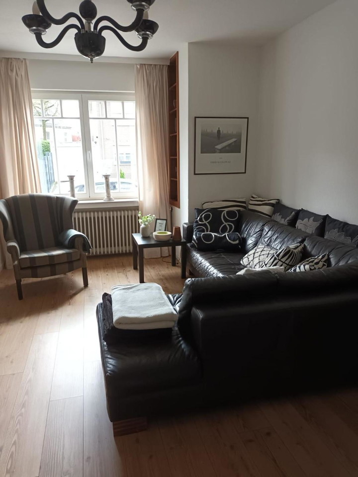 Stilvolles Altbauapartment In Ruhiger Wohngegend - Duisburg