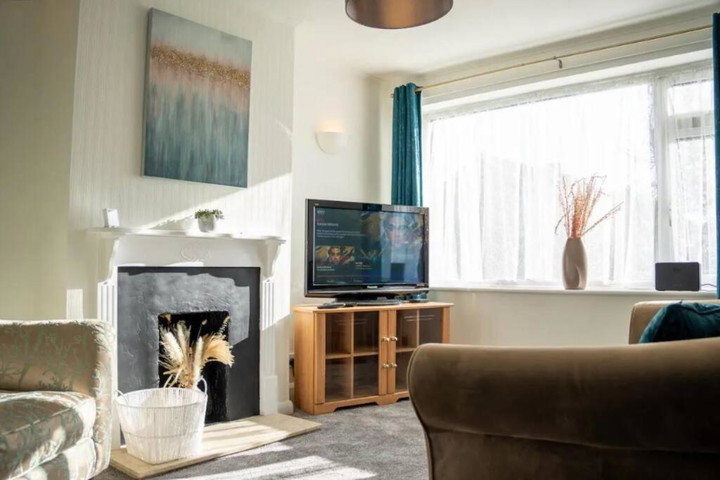 3 Bedroom Home In Milton Keynes With Free Parking, Wifi And Sky Tv - Buckinghamshire