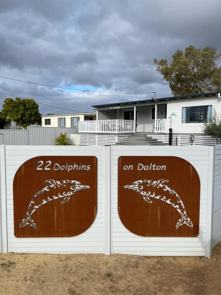 Dolphins On Dalton - Jurien Bay
