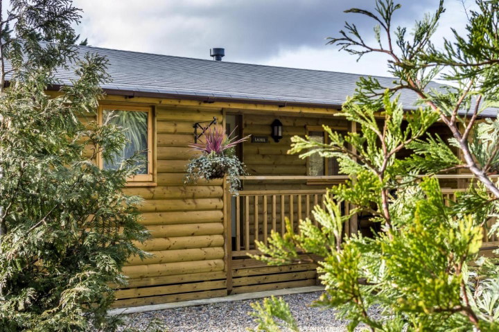 Fern Lodge - 2 Bedroom Log Cabin - Saint Florence - Tenby - Tenby