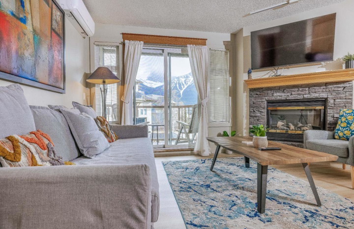 Lovely Mountain View 2 Bedroom Suite - Canmore