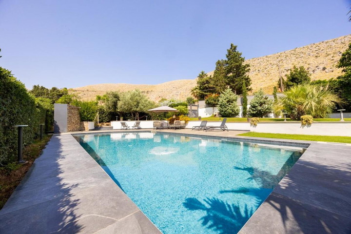 Ibis Lodge With Swimming Pool - Palermo