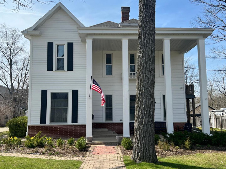 Charleston House Bed & Breakfast Inn - Charleston, IL