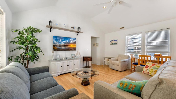 2 Bedroom Condo Only Steps To The Beach! - New Jersey