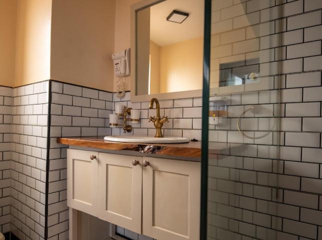 Mwalosun Luxury Vintage Apartment - Kampala