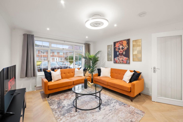 4 Bed House In Maidenhead, By Arp Homes, Driveway & Big Private Patio, Perfect Location For Business And Family Stays - Hertfordshire