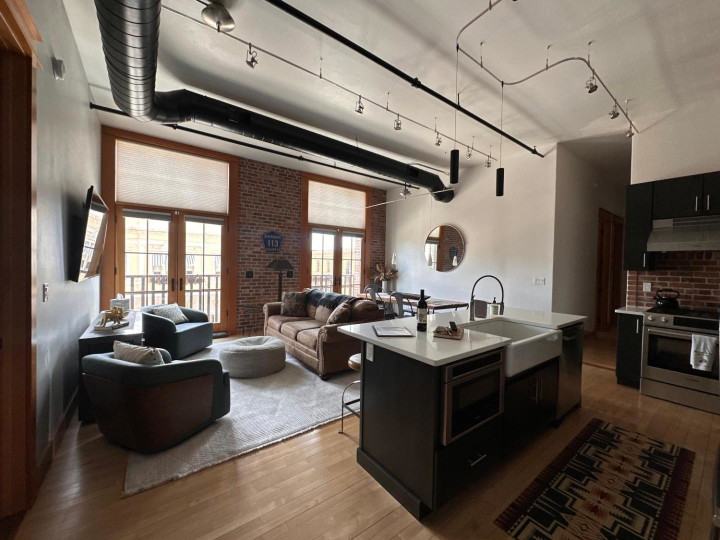 Chic 3br Industrial Loft Main St W Garage - Sheridan, WY