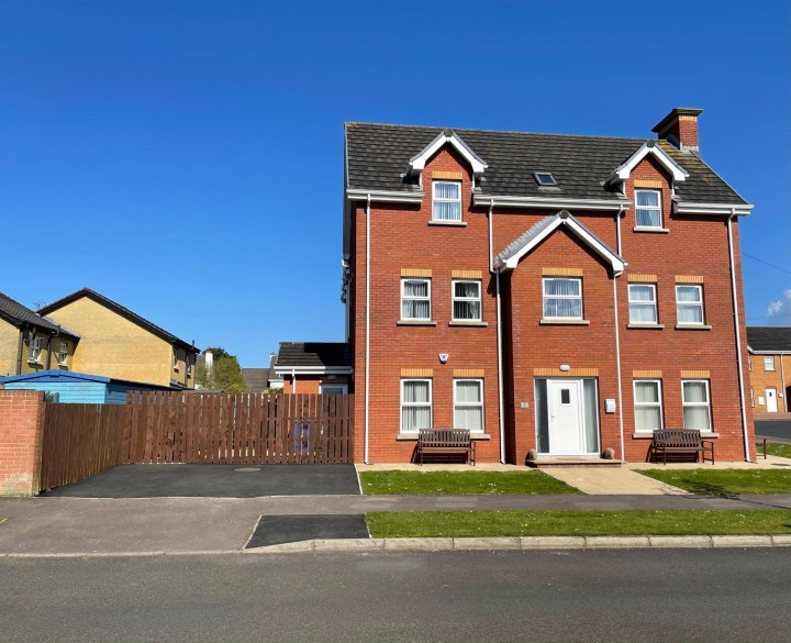 Luxury Portrush Holiday Homes - The Grove, Portrush Sleeps 14 - 6 Bedrooms - Coleraine