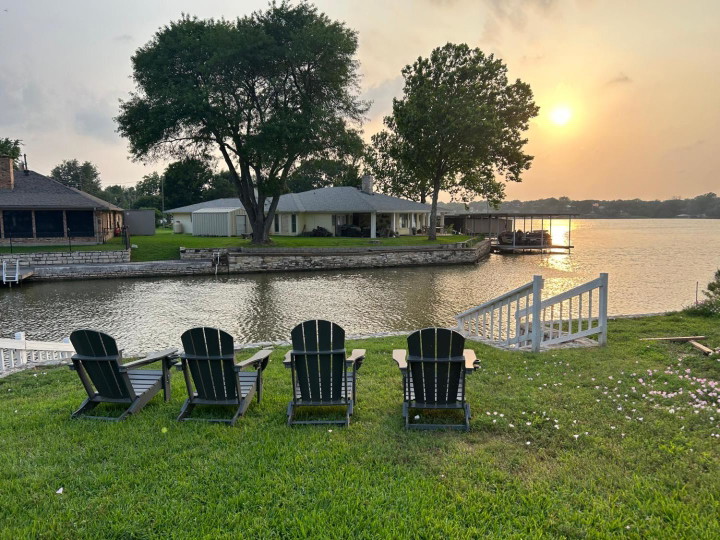 Lake Granbury Retreat - Granbury, TX