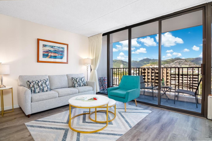 Breezy Condo With Private Lanai, Pool, & Beach Access - Honolulu
