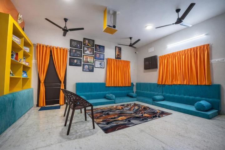 Rayzen Stays & Backpackers Hostel - Andhra Pradesh