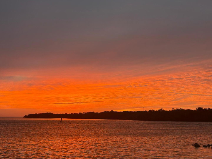 Walk To Beach 2br Oasis 2 Heated Pools Hot Tub Sauna Fitness Fishing Docks - Treasure Island, FL