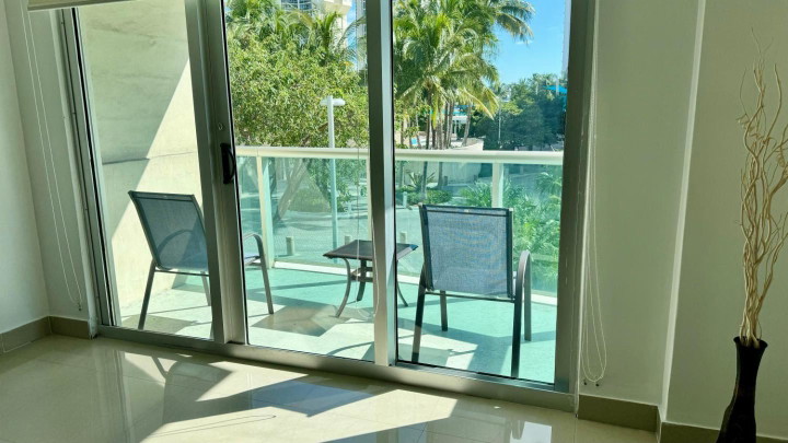 Sunny Isles, Beach Life! Parking Included - Sunny Isles Beach, FL