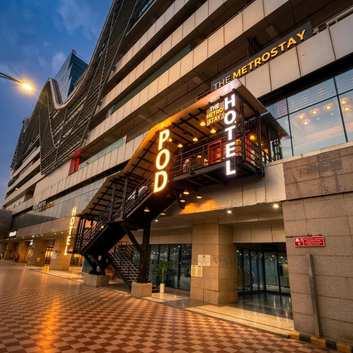 Metro Pod Hotel At New Delhi Metro & Railway Station - Delhi, India