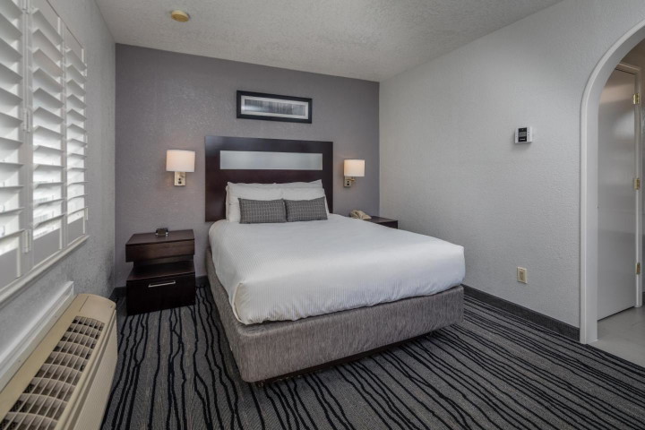 Redwood Creek Inn - Redwood City, CA