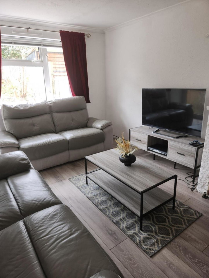 Beautiful Two Bedroom House Entire House - Stevenage