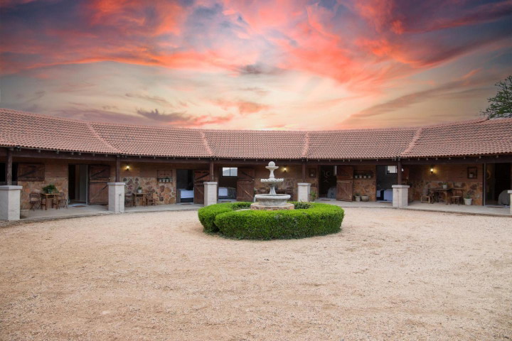 Mount High Luxury Stables - Lydenburg
