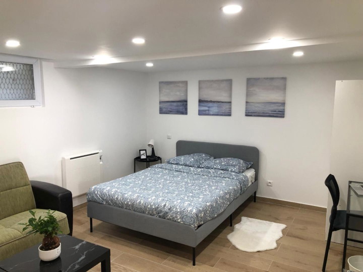 Grand F2 Confortable - Saint-Denis, France
