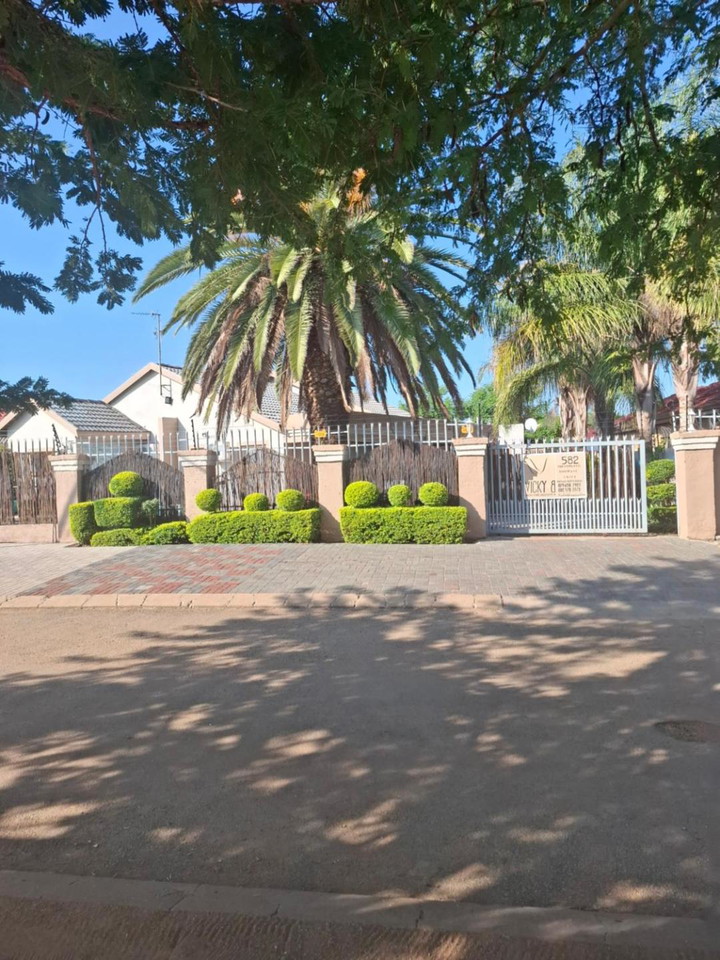 Vicky B Bed And Breakfast - Sun City
