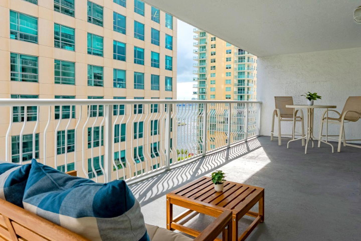 Brickell Condo W City View & Pool Access - Miami, FL