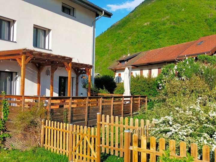 Au Ptit Bonheur Avec Parking Motos Et Vélos Et Petit Déjeuner Inclus - Albertville