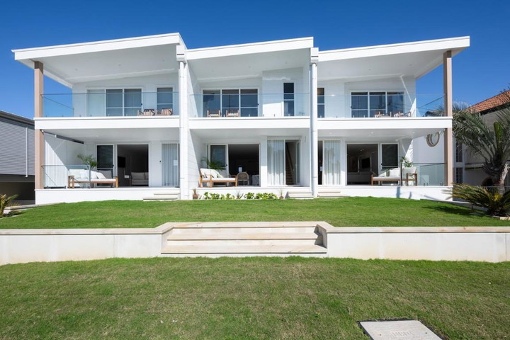Aqua Woolgoolga Beach Houses - Arrawarra