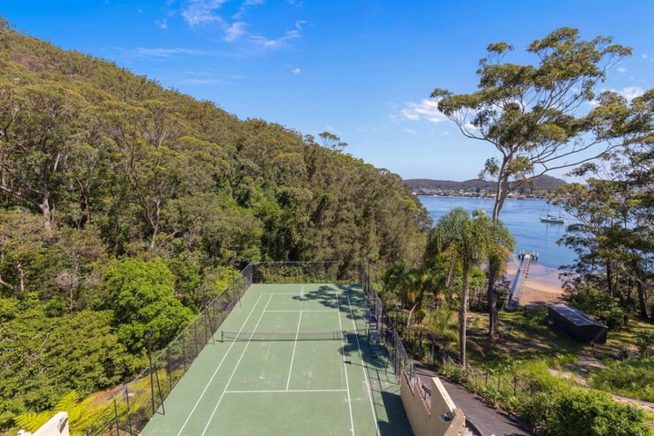 Luxury Waterfront Retreat With Private Pool - Gosford