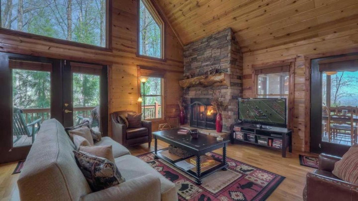 Bent Tree- Pet Friendly | Lake Blue Ridge Views | Screened Porch | Outdoor Fireplace And Living - Blue Ridge, GA