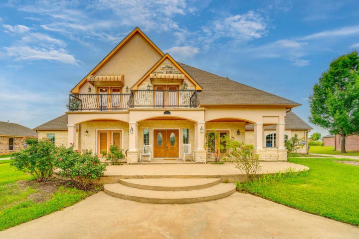 Red Oak Group Getaway W/ Yard + Patio - Lancaster, TX