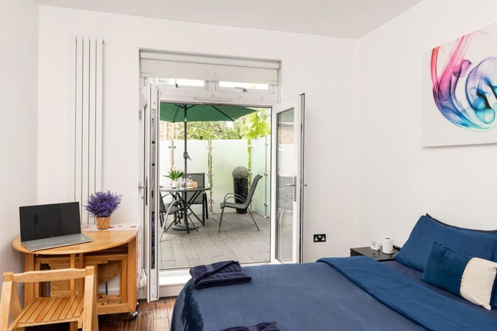 Two-bedroom Flat With Private Balcony – Sleep 8 - Harrow