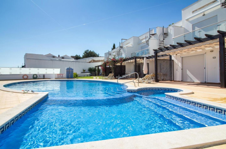 Cliff-top Townhouse With Stunning Ocean Views - Carvoeiro