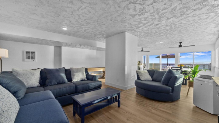 Surfer Beach Hotel - San Diego, CA