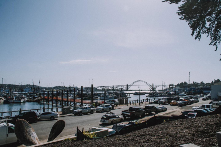 Historic Bay Front! Views Of The Marina! Fully Stocked Kitchen! Walk To Everything! - Newport, OR