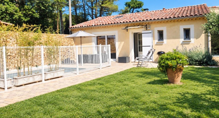 Sauna Et Spa, Piscine Chauffée, Gîte Le Carrousel - Orange, France