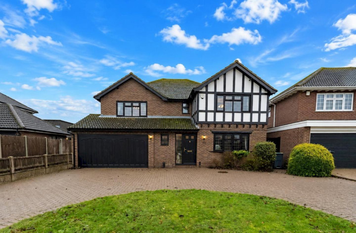 Tudor Style Seafront Home Sea Views Shoebury - Pass The Keys - Southend-on-Sea