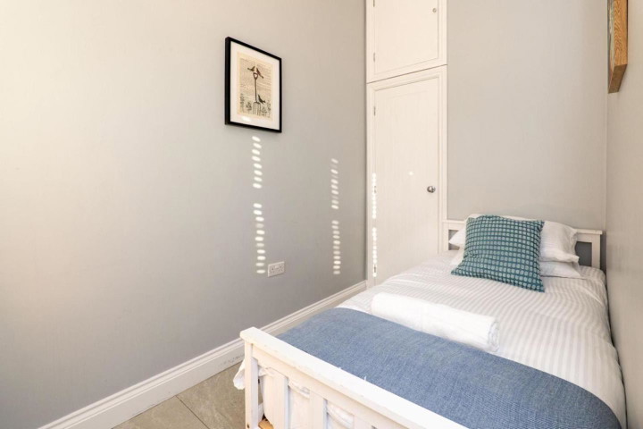 Sleeps 9 - Bedford Town Centre - Modern Apartments - Bedford