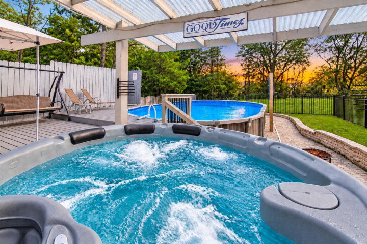 3br Charlotte Escape: Pool, Hot Tub & Theater - Charlotte, NC